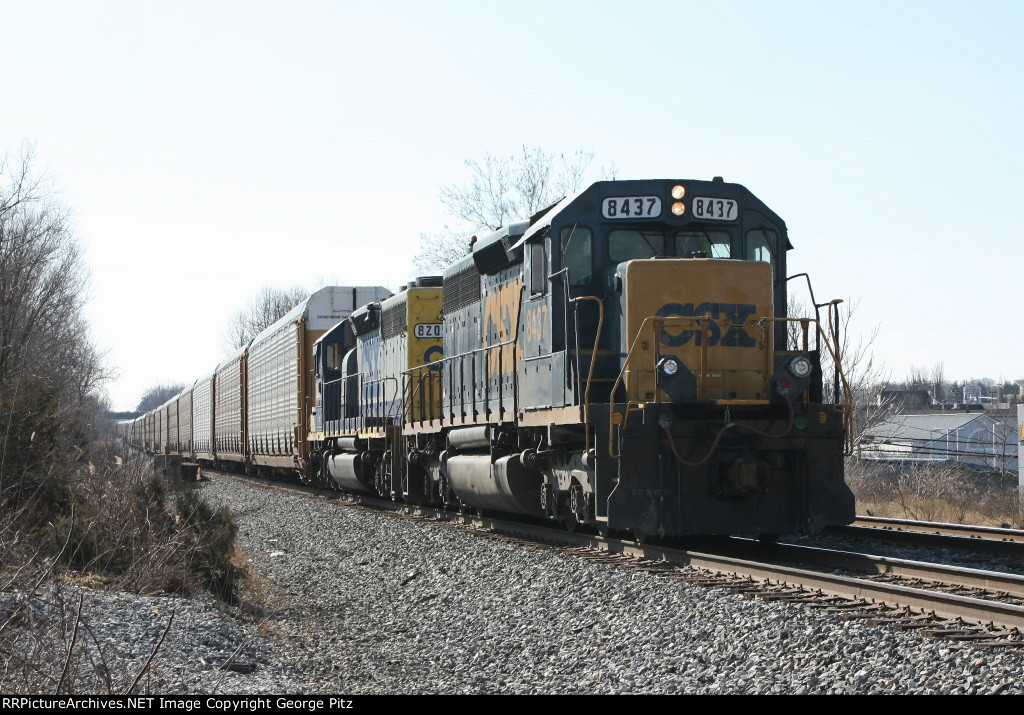 CSX 8437 and train q216